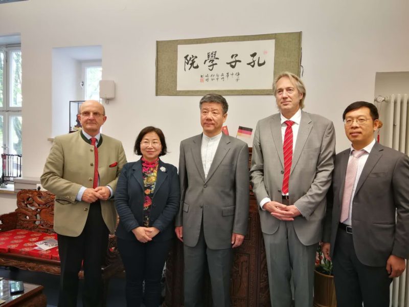 Generalkonsul der VR China in München besucht das AKII - AUDI Konfuzius ...